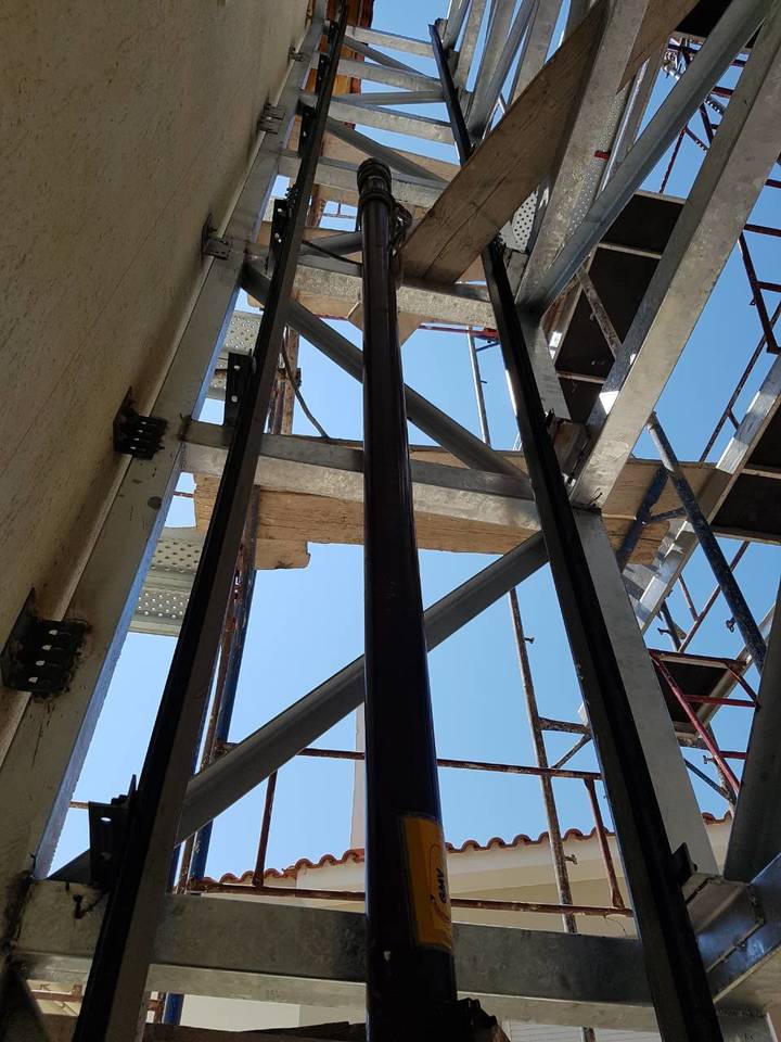 εγκατάσταση ανελκυστήρα στο Πόρτο Ράφτη 2 - εξωτερικός ανελκυστήρας