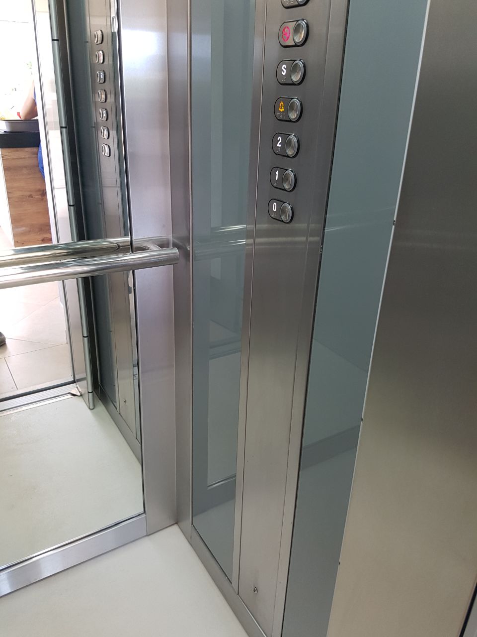 εγκατάσταση ανελκυστήρα στο Πόρτο Ράφτη 2 - εξωτερικός ανελκυστήρας