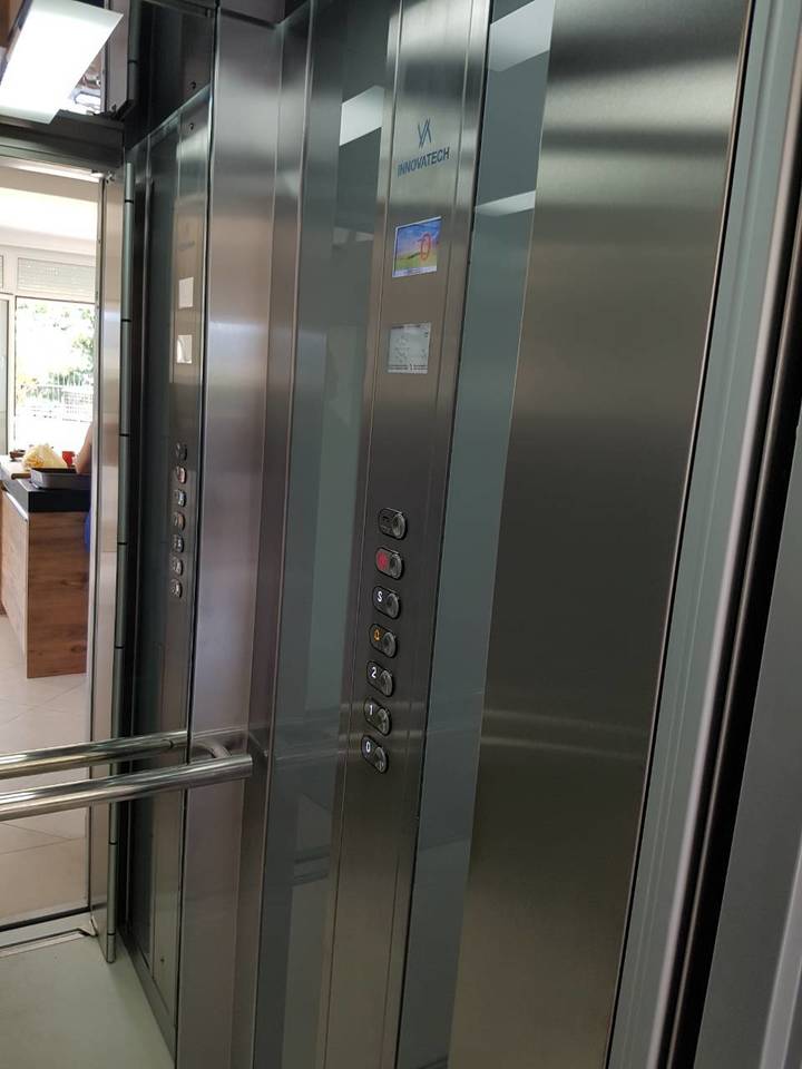 εγκατάσταση ανελκυστήρα στο Πόρτο Ράφτη 2 - εξωτερικός ανελκυστήρας