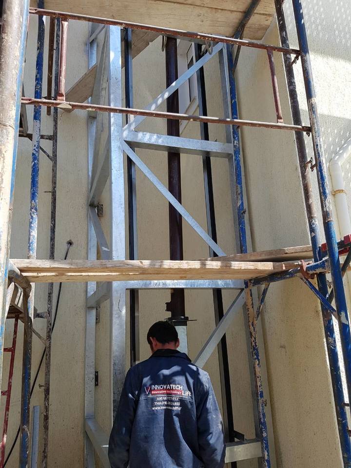 εγκατάσταση ανελκυστήρα στο Πόρτο Ράφτη 2 - εξωτερικός ανελκυστήρας